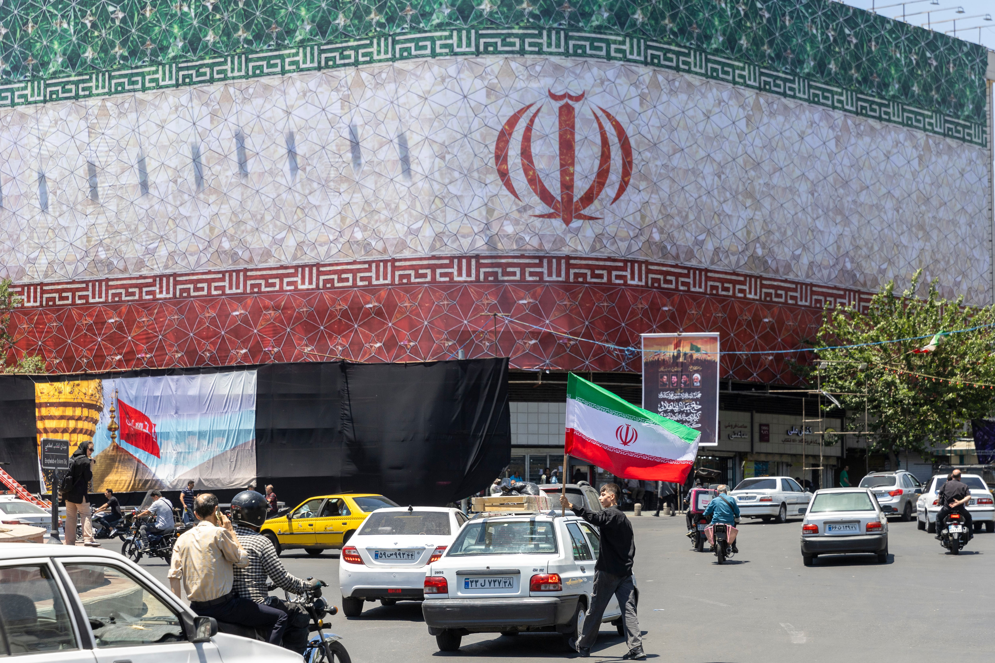 Oil prices fall below $80 on Middle East peace prospects