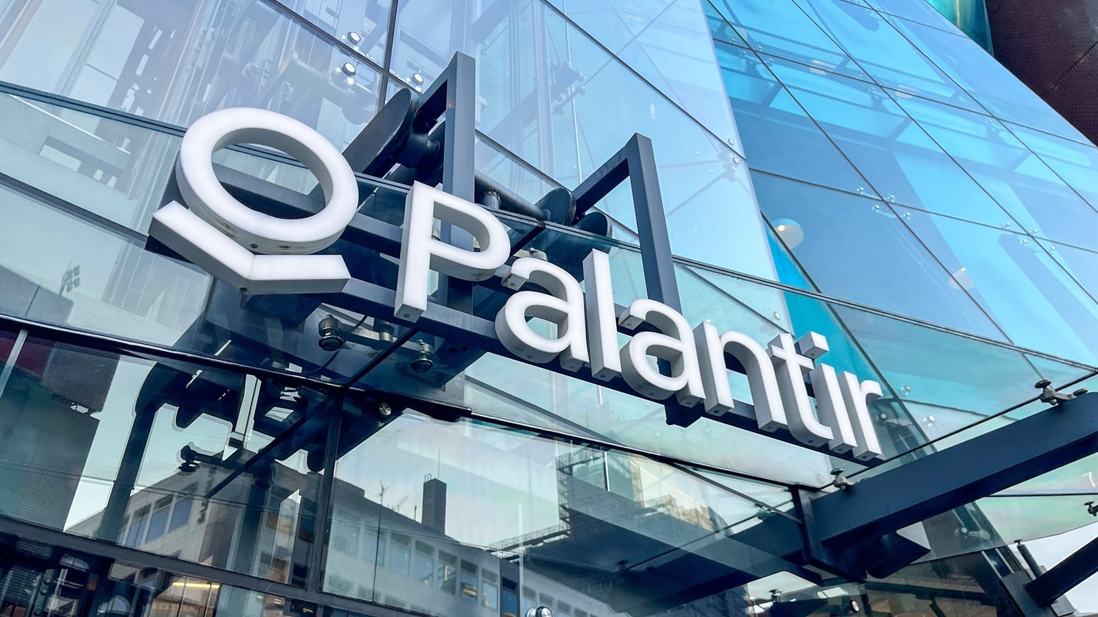 ChapsVision supplante Palantir à la DGSI : la rupture stratégique de ...