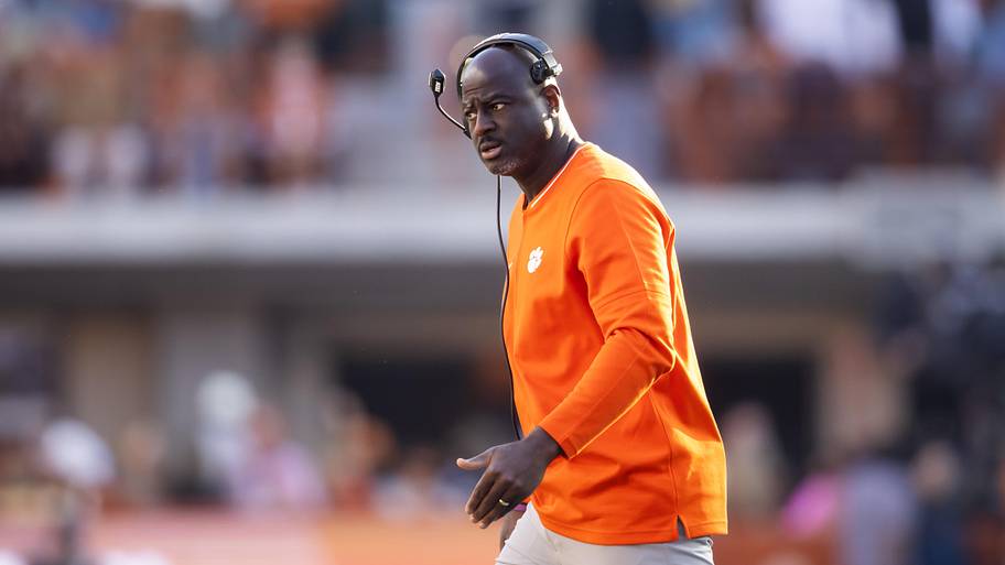 Four-star 2027 edge rusher puts Clemson Tigers in final decision, sets ...