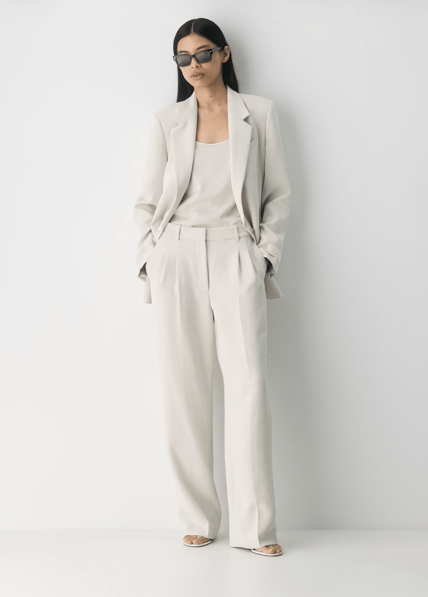 The internet loves Aritzia’s work pants — what editors think