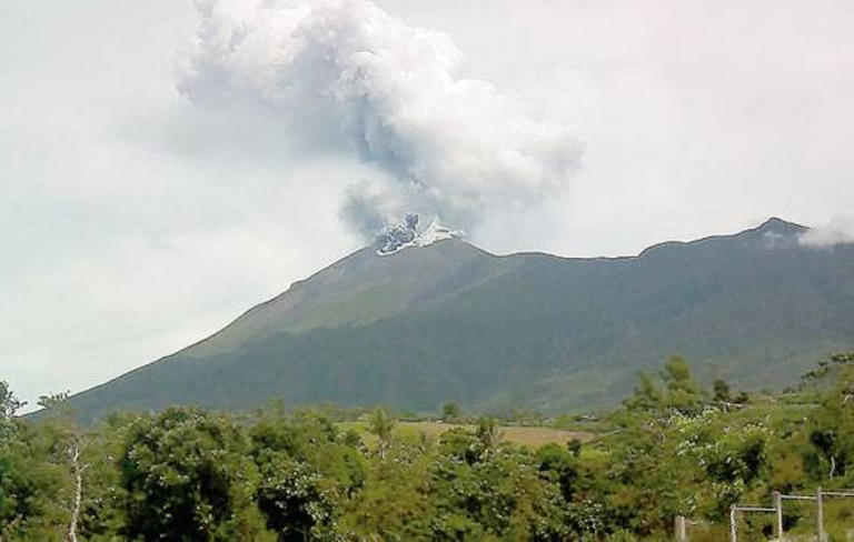 Kanlaon volcano starts emitting ash