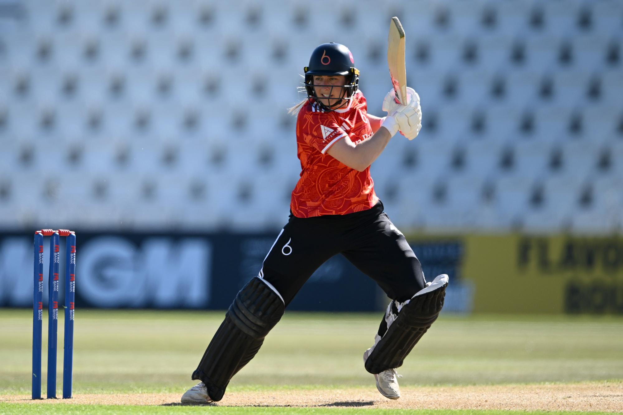Blaze batter Marie Kelly signs new contract until 2027