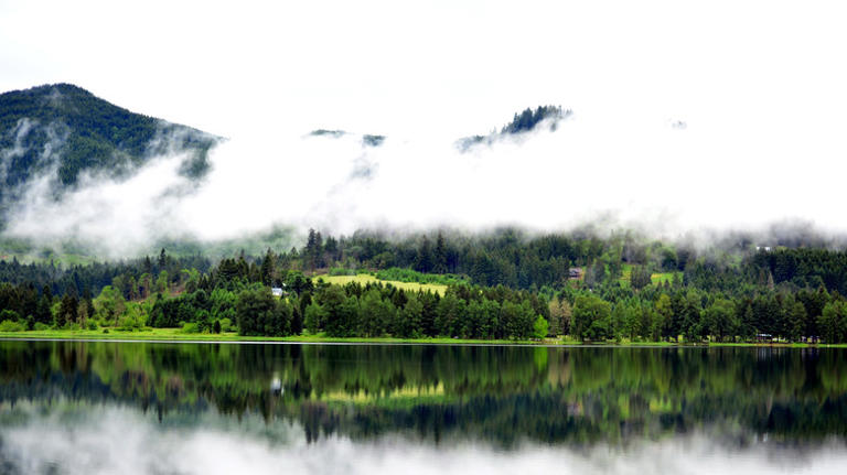 Outside Eugene is Oregon's artificial lake with lovely scenery, fishing ...