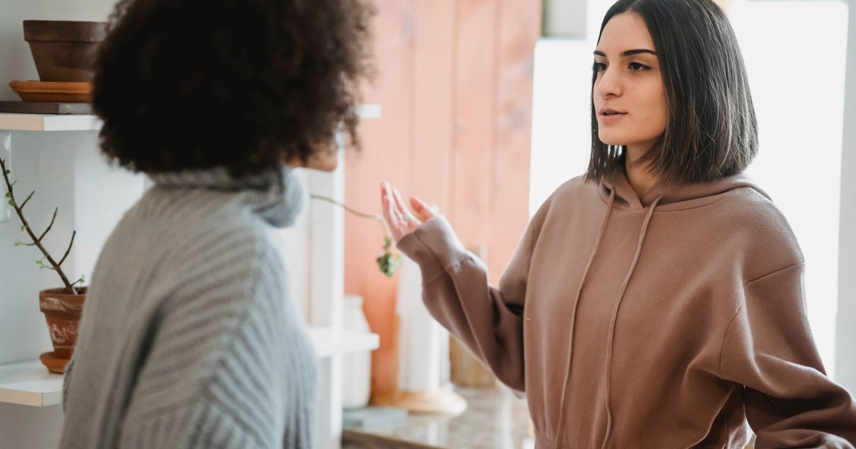 Psychologists say people who play devil's advocate have these 7 traits