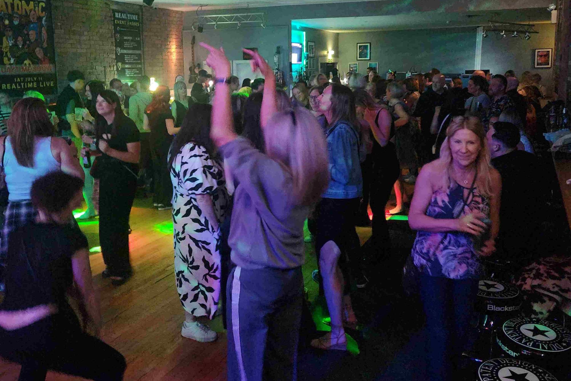 You look good on the dancefloor - photos of Daytime 90s reunion at ...