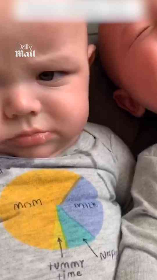 Baby has priceless response to twin brother's crying