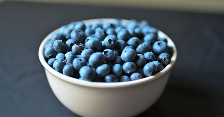 Never buy fresh blueberries if you see this