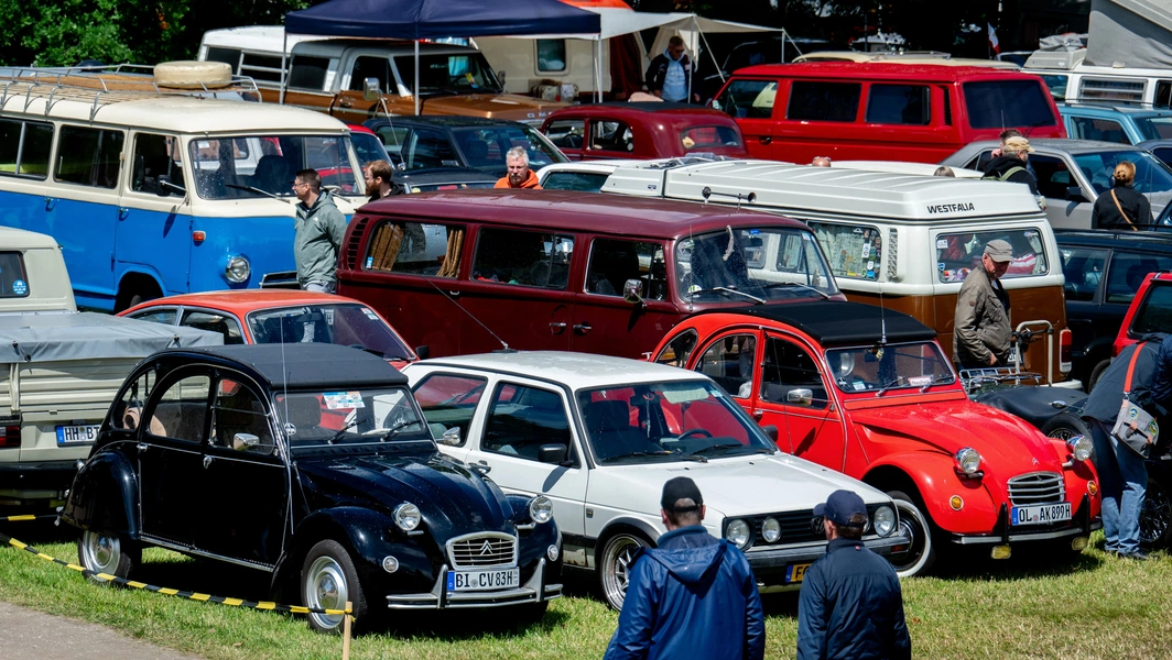 11 iconic moments from vintage auto shows