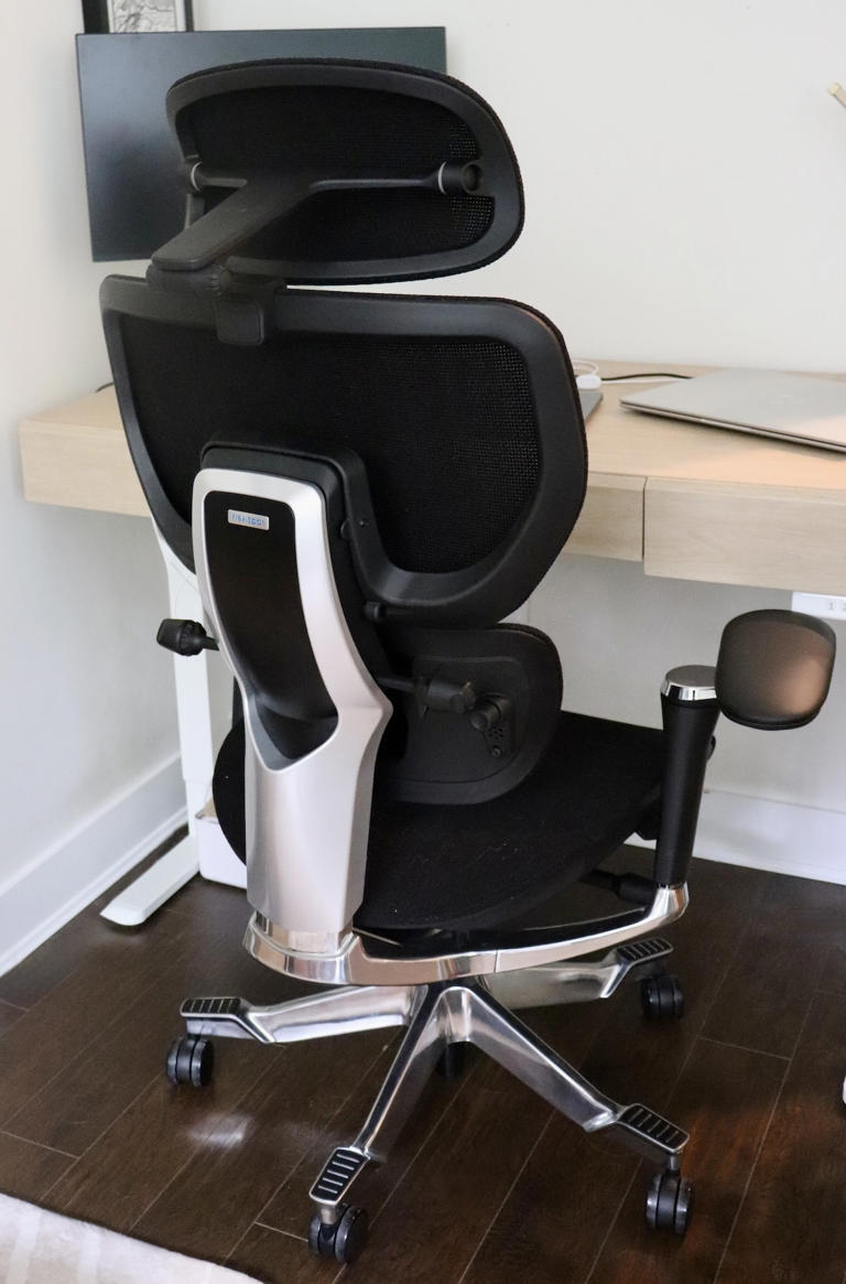 I tried a $700 ergonomic office chair to fix my "shrimp slump" — here's ...