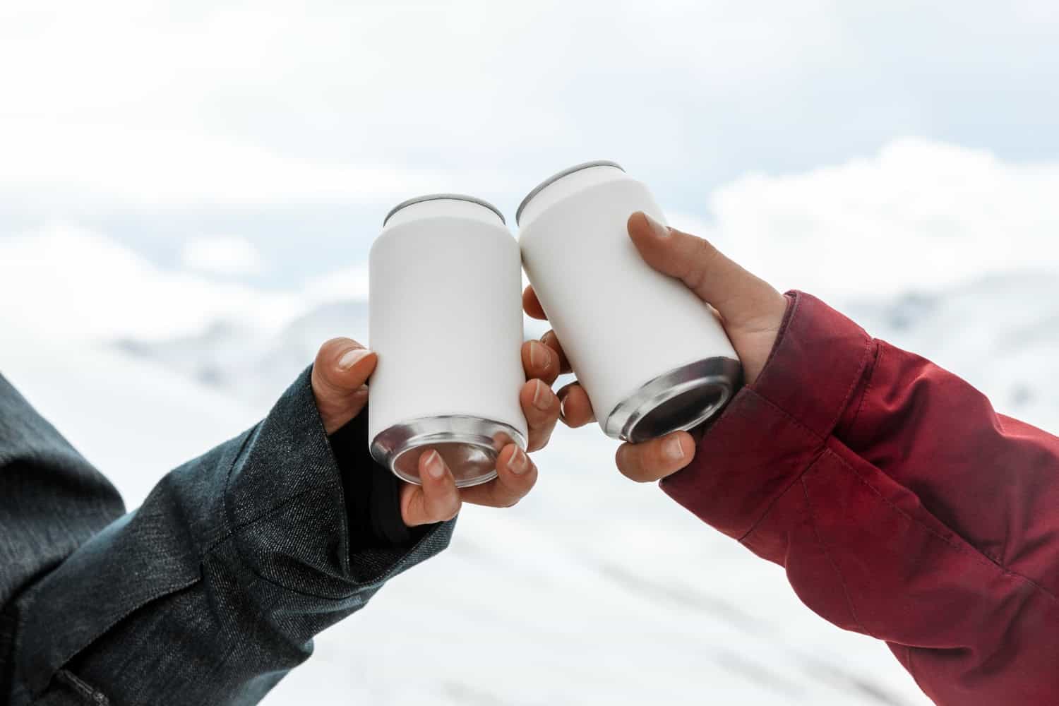 How to choose custom koozies for outdoor events and group gatherings