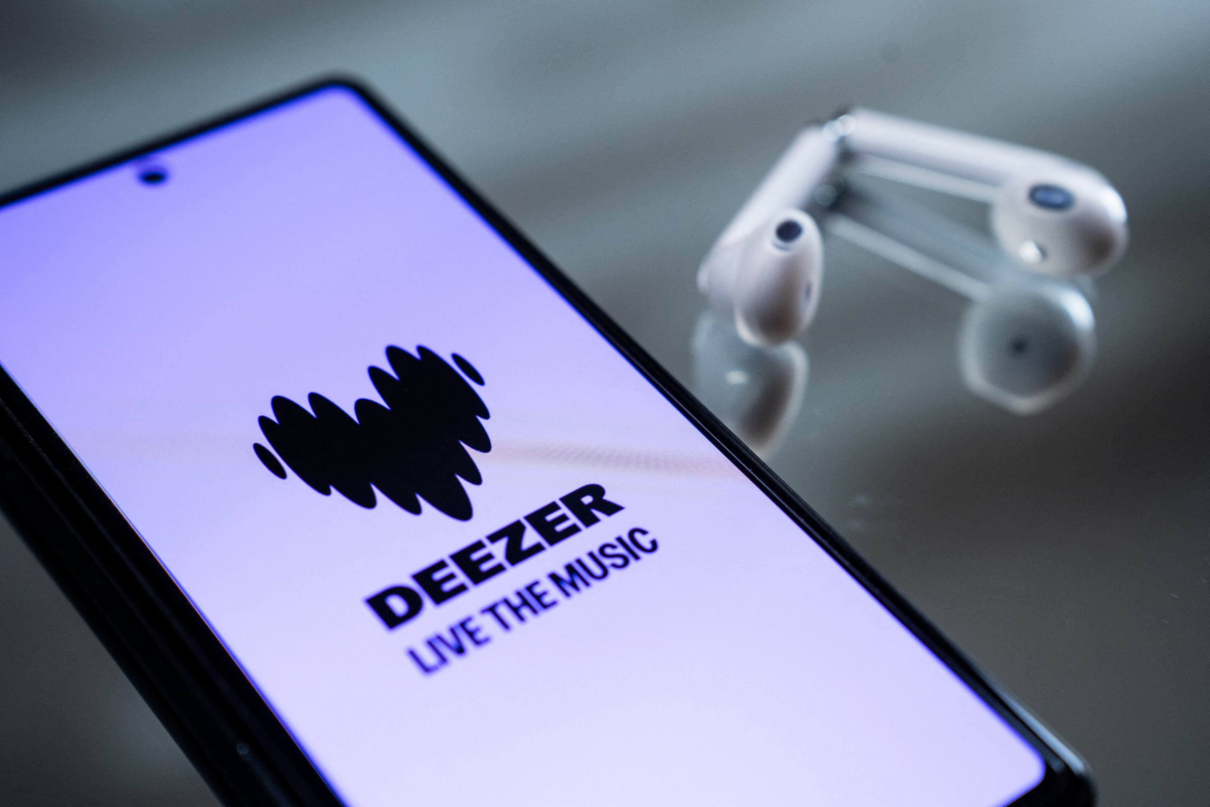 Deezer lance un détecteur de musique générée par IA pour les usagers de ...