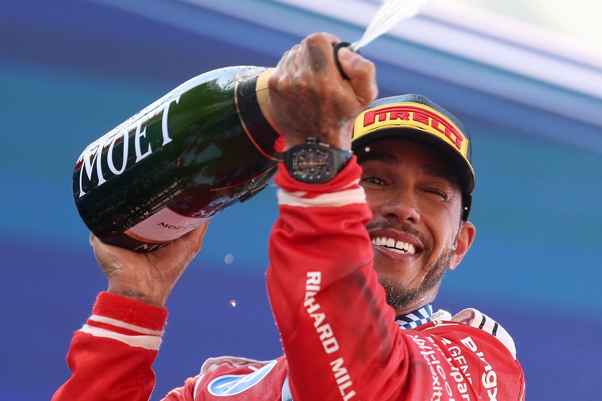 Lewis Hamilton comparte un mensaje desafiante tras su histórica ...