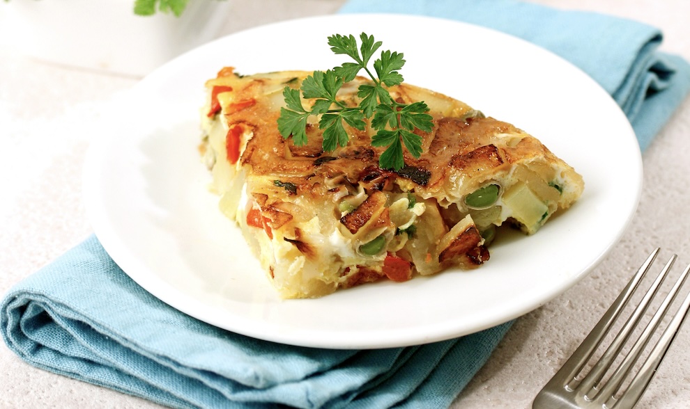 Oma's favoriete recept: zo maak je een omelet met verse tuinbonen en spek