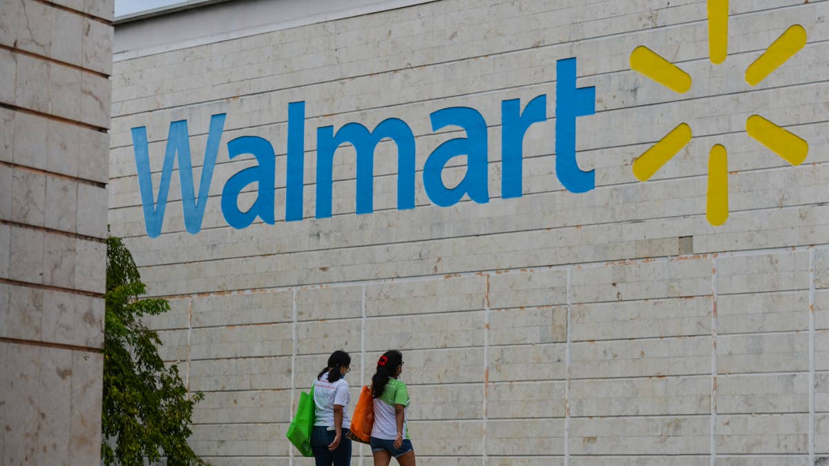 Walmart's spacious $135 pop-up canopy tent with room for 10 people is ...