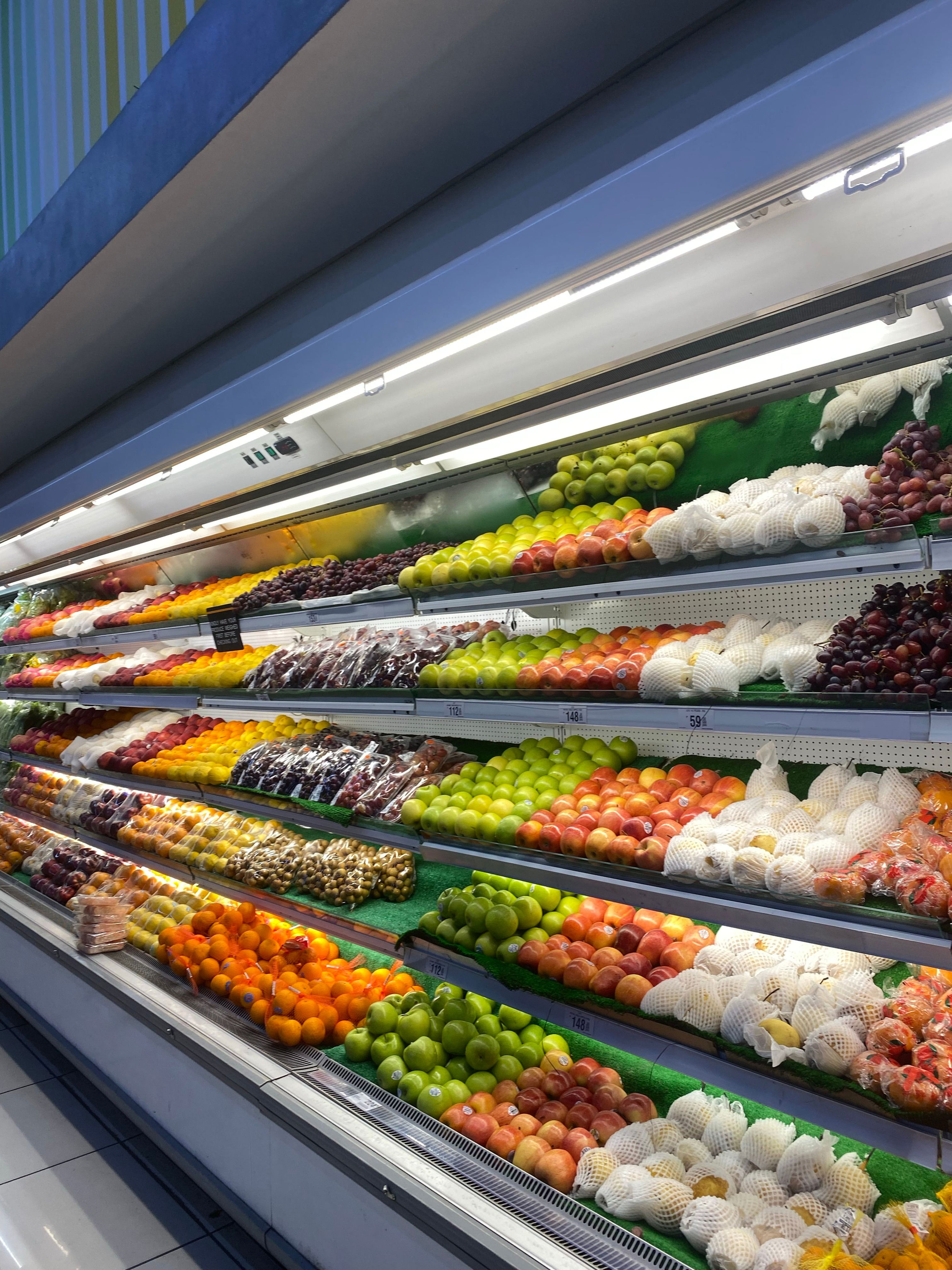 12 grocery store displays designed to make people spend more