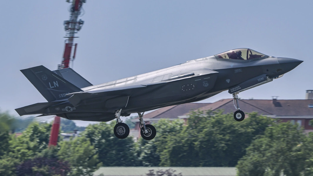 8 fighter aircraft featured in Top Gun and real life