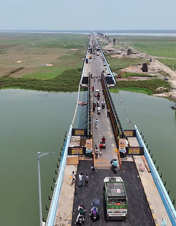 Five cops suspended after truck crosses Bailey bridge despite ban