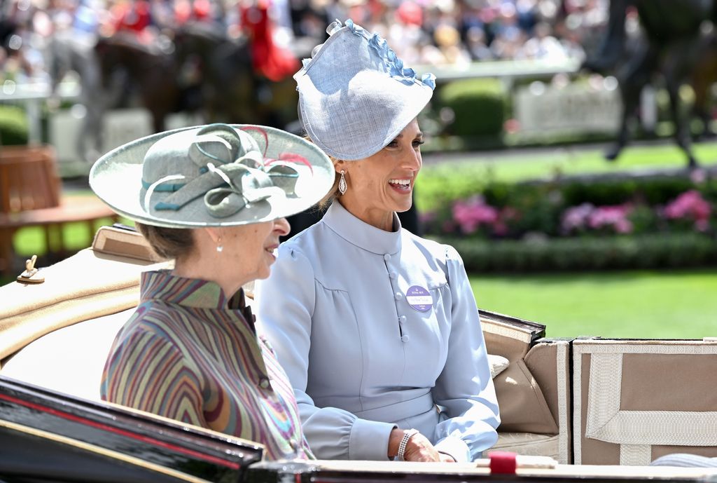 Harriet Phillips debuta en Ascot como miembro de la familia real ...