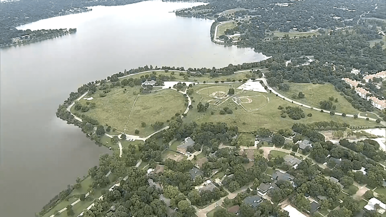 White Rock Lake sinkhole being filled, causing lane closure until Sept.