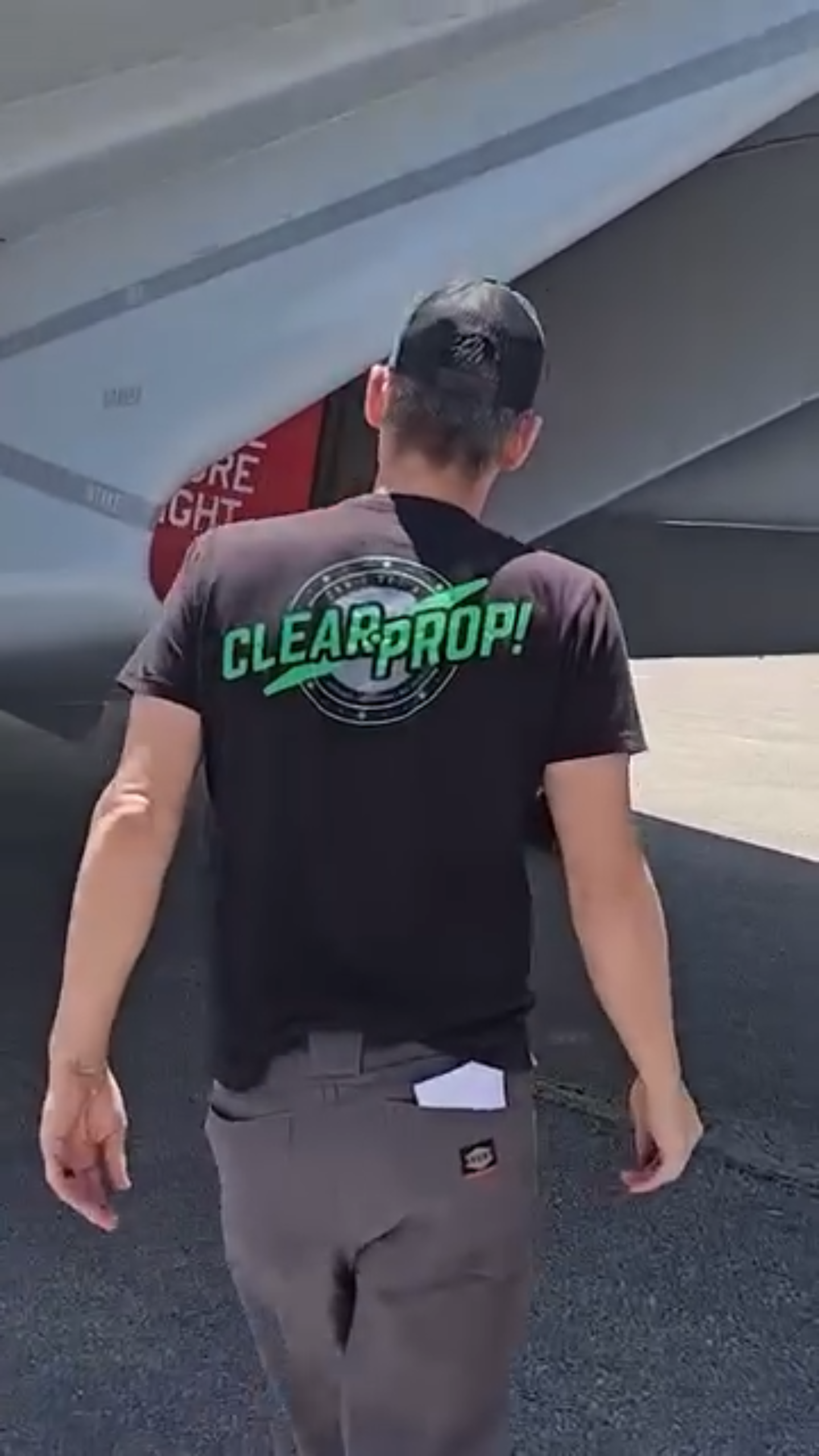 A classic aviation tribute moment