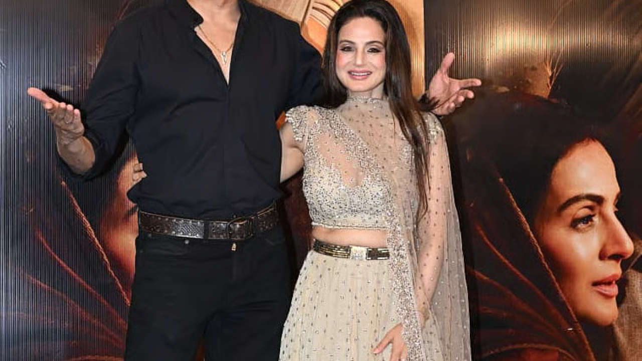 Ameesha Patel's 'Gadar' anniversary lehenga feels like a love letter to ...