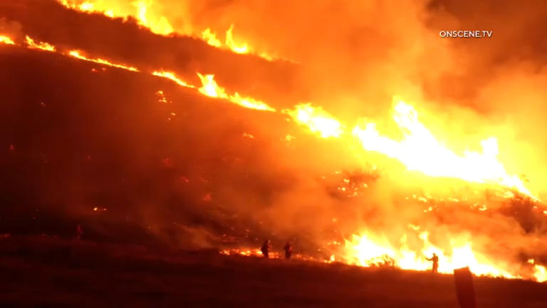 Evacuation orders in effect for 2,000-acre brush fire in Riverside ...