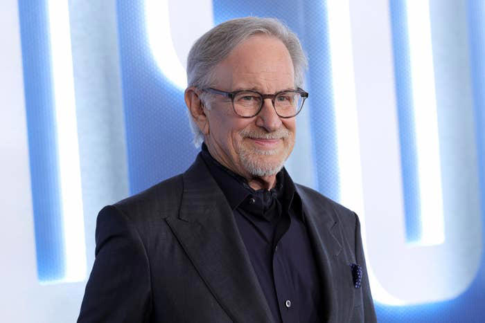 This viral pic of Steven Spielberg without a beard is blowing people's ...