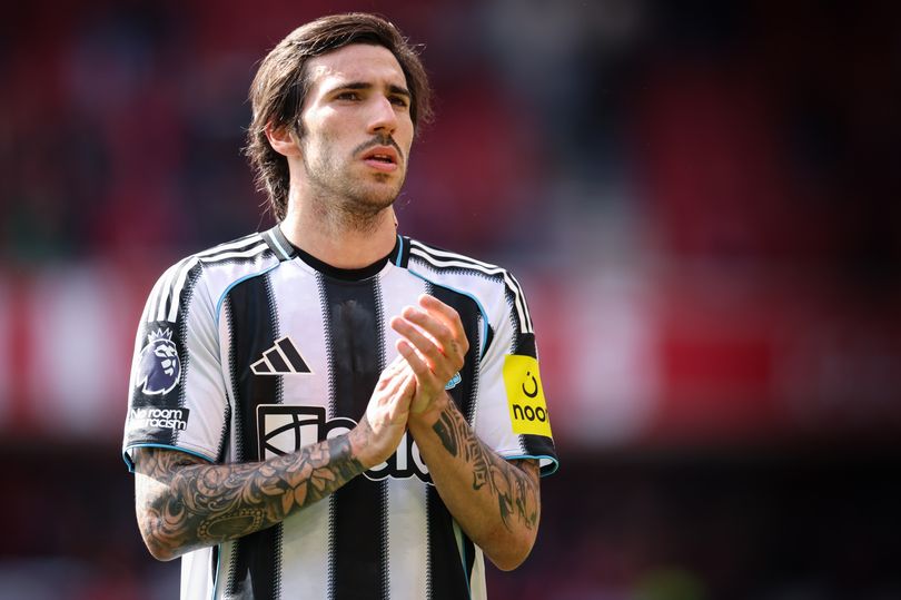 Man City on red alert as surprise Tottenham move could spark £200m ...