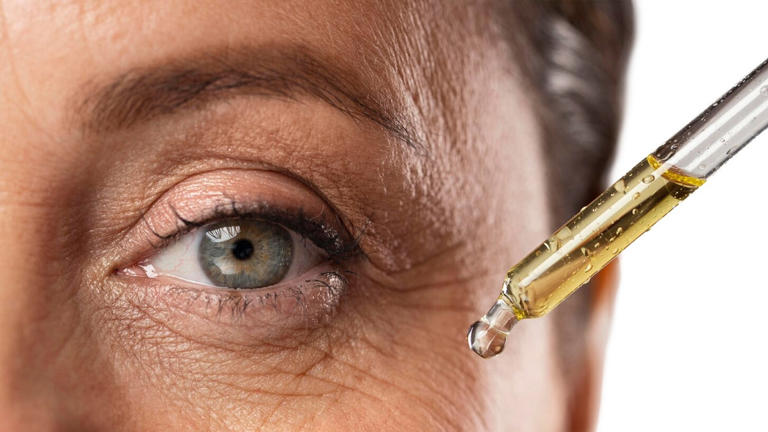 Is it safe to layer vitamin C serum and retinol together? Expert weighs in