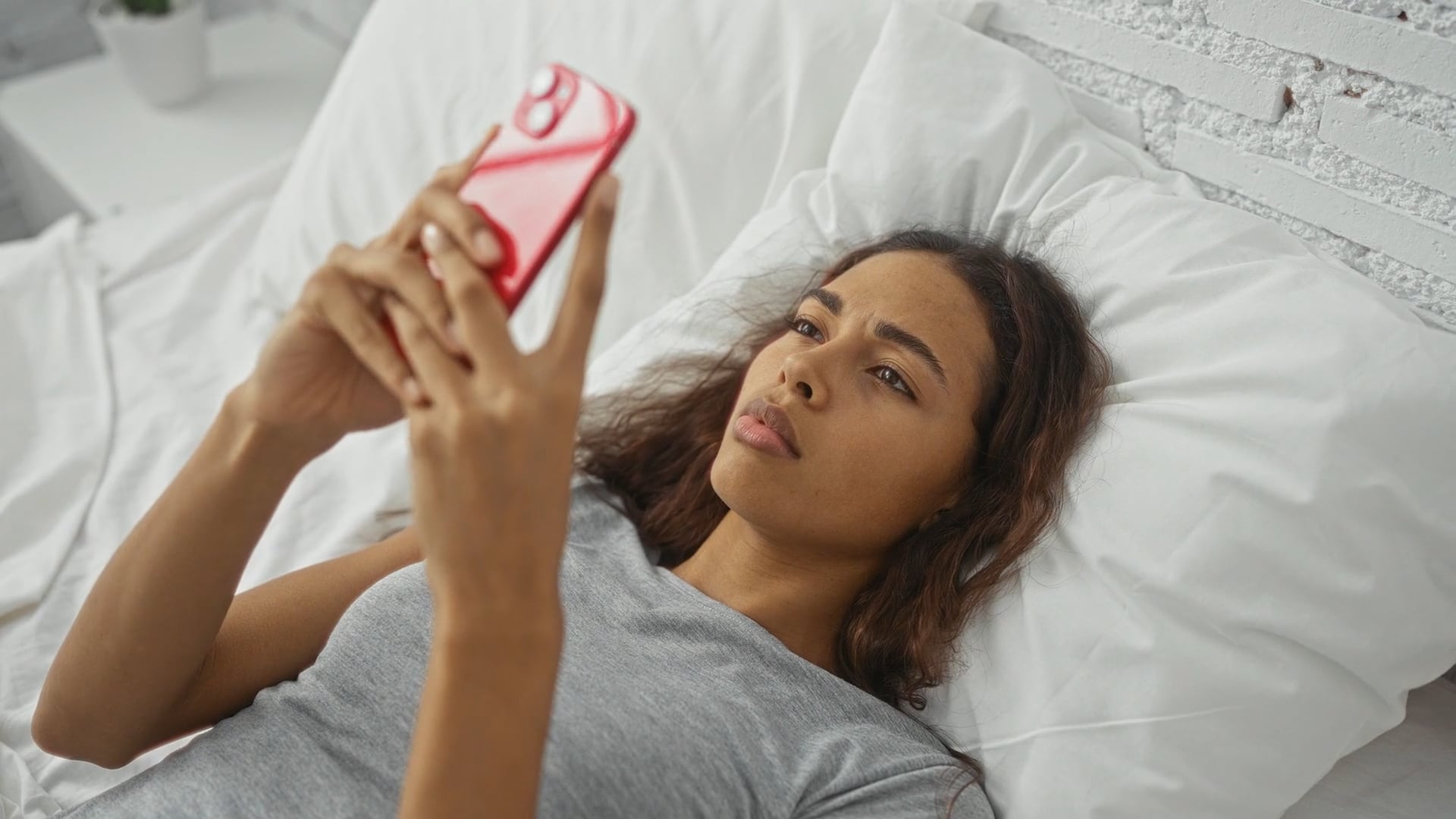 Young adults avoid talking and it's causing cognitive damage, expert says