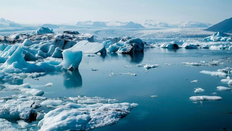 Melting icebergs are secretly building new deep-sea habitats 2,500 ...