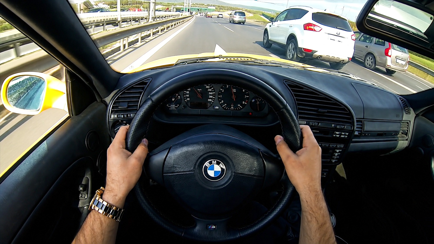 How good does a BMW M3 sound on an Istanbul highway?