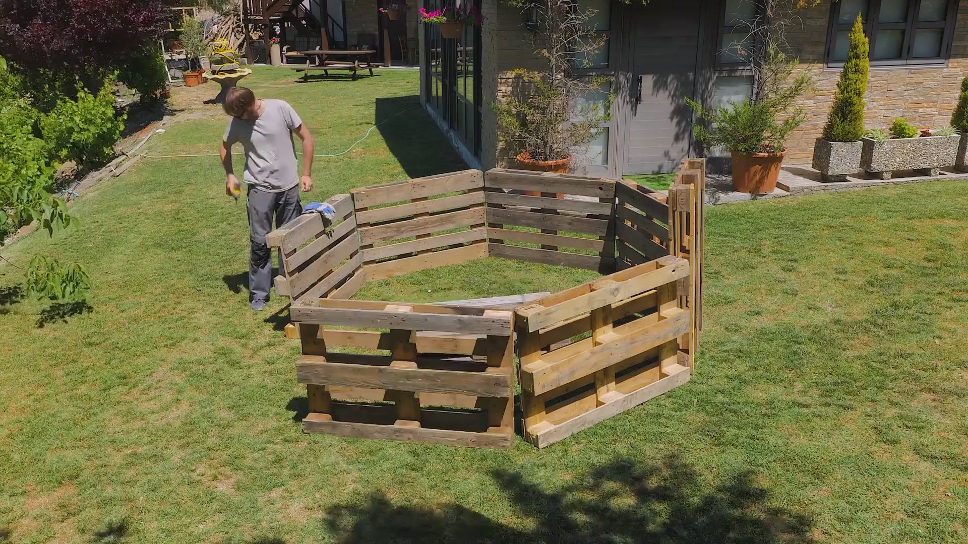 Transform old pallets into your dream swimming pool