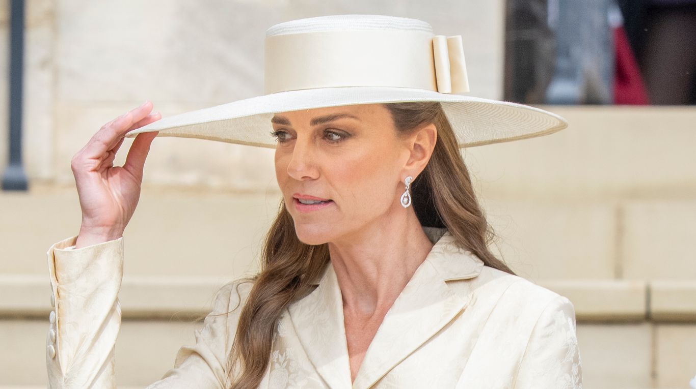Kate Middleton : ce bijou fétiche de sa tenue de mariage qu’elle porte ...