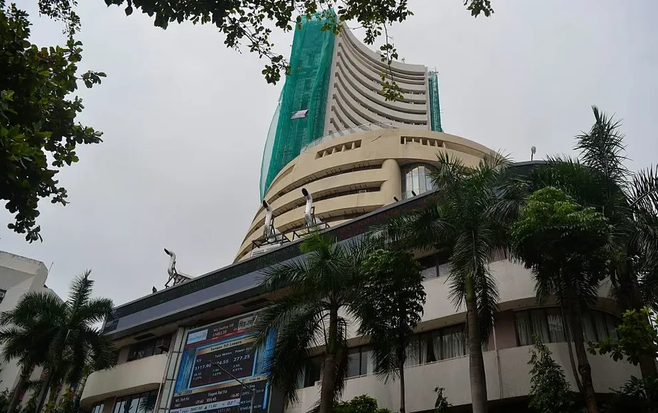 FIIs dump ₹5.5 lakh cr but quietly build 84-stock portfolio