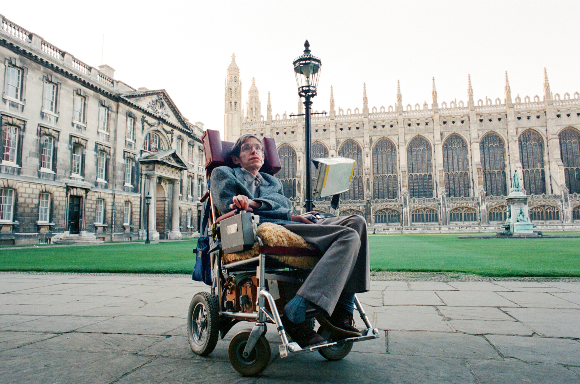 Stephen Hawking : sa vie et son combat contre la maladie