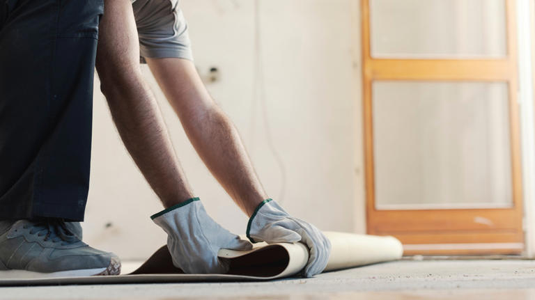 How to remove linoleum floors the right way