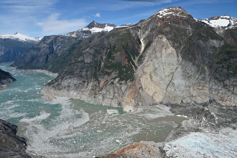 A 481-meter tsunami in Alaska shows how warming can quietly prime a ...