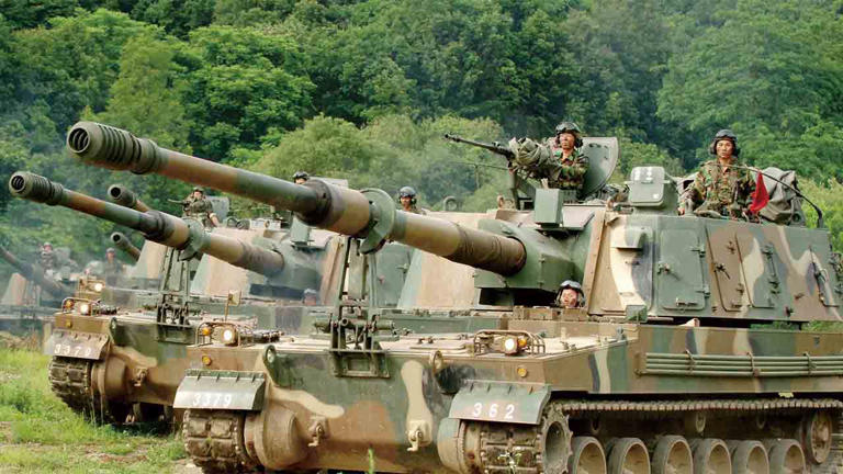 Dél-Korea 100 darab 105 mm-es tarackot ad el a Cseh Köztársaságnak