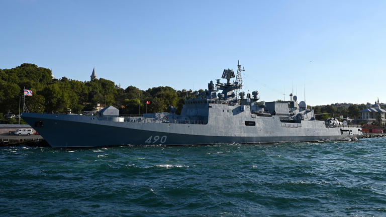 Orosz hadihajó lőtt egy brit jachtra a La Manche-csatornán