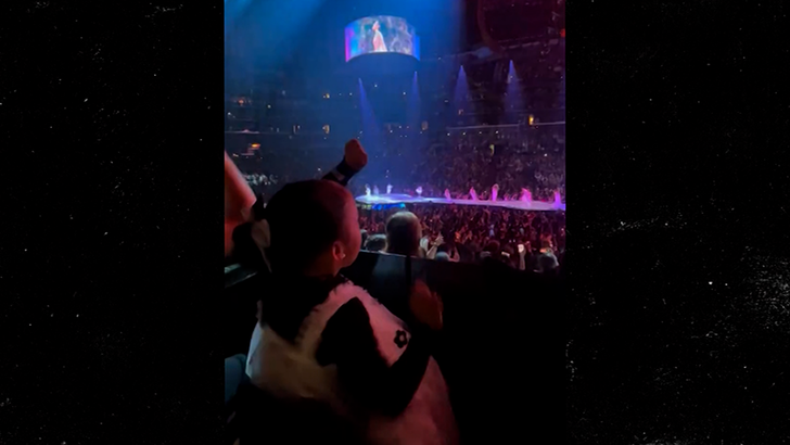 'Wicked' child actress Cesily Collette Taylor fangirls at Ariana Grande ...