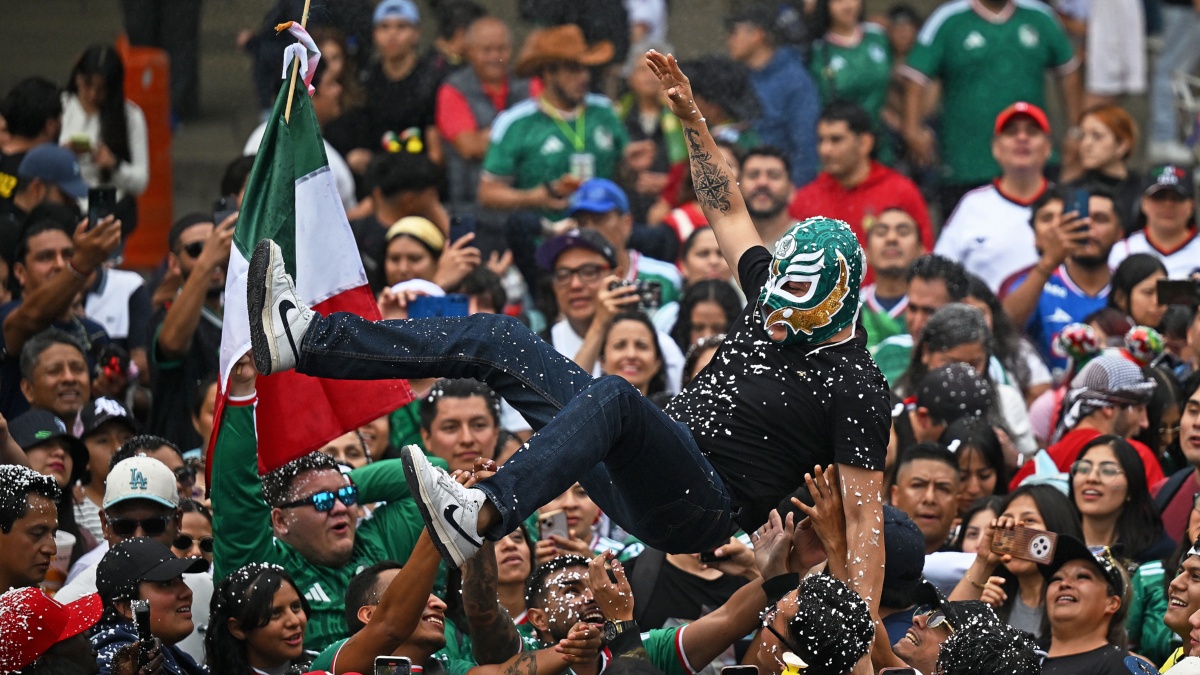 World Cup 2026: Shame! Mexican fans caught looting drink stand at fan fest