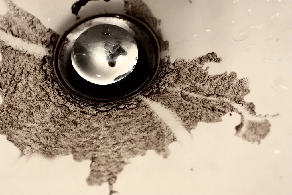 9 kitchen habits plumbers say are slowly destroying your pipes without ...