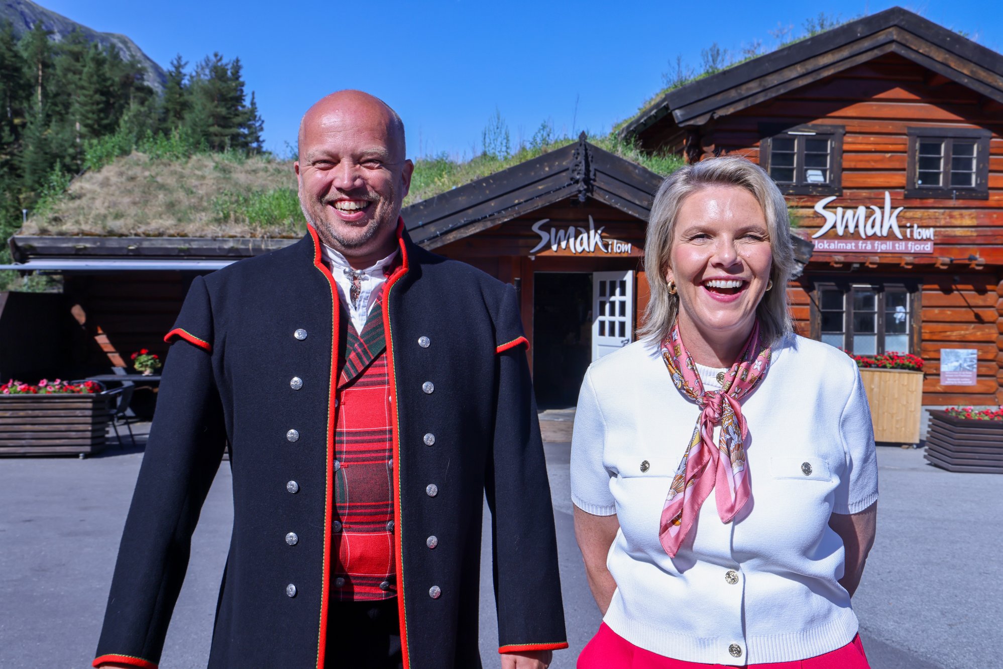 Vedtar mega-hopp i egen lønn før 106 dager sommerferie