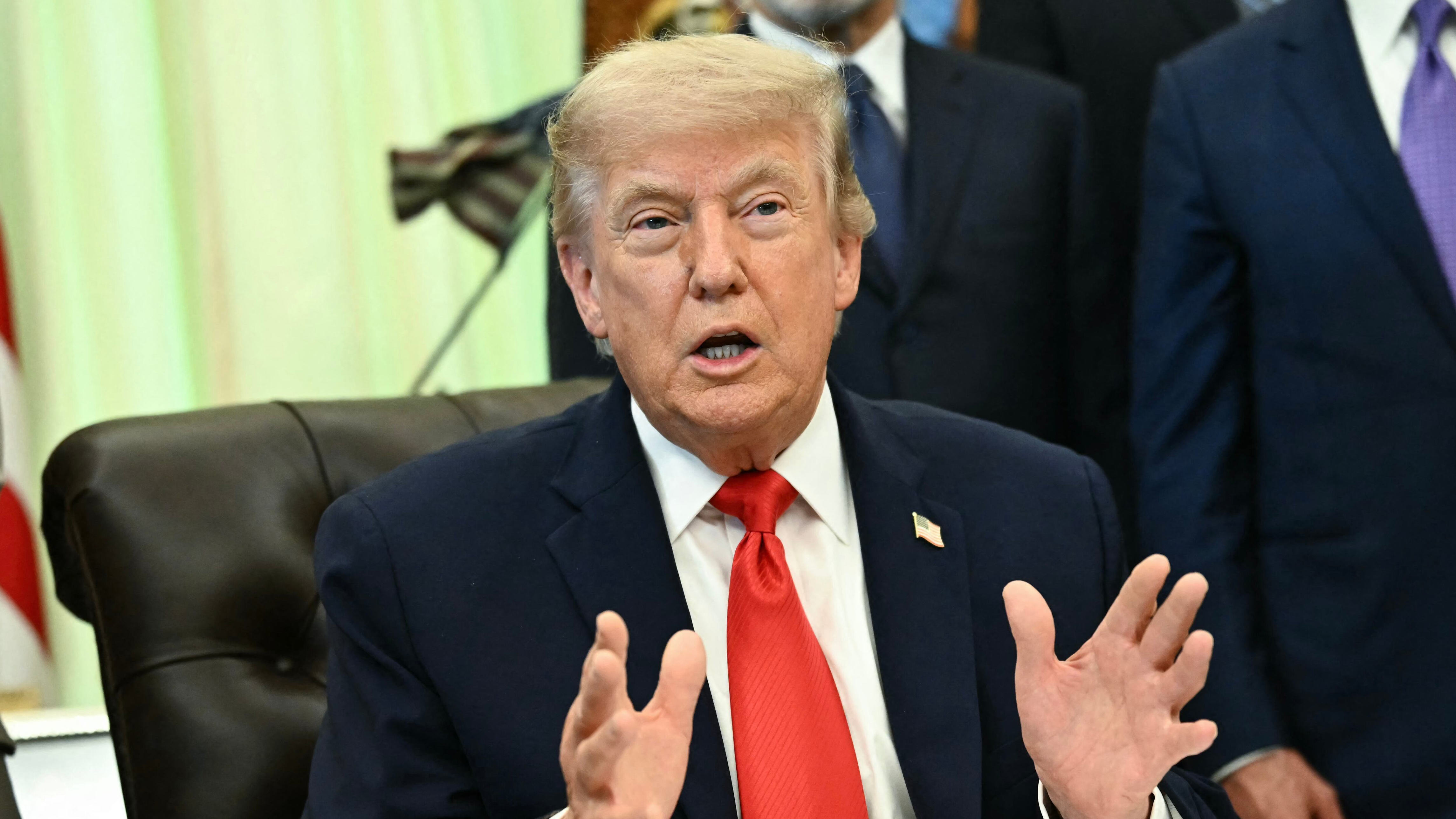 New poll shows that fewer voters are identifying as Republicans