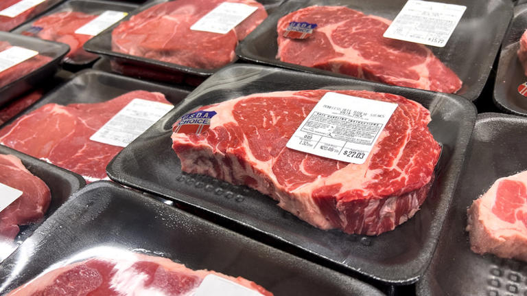 What color raw steak should actually be