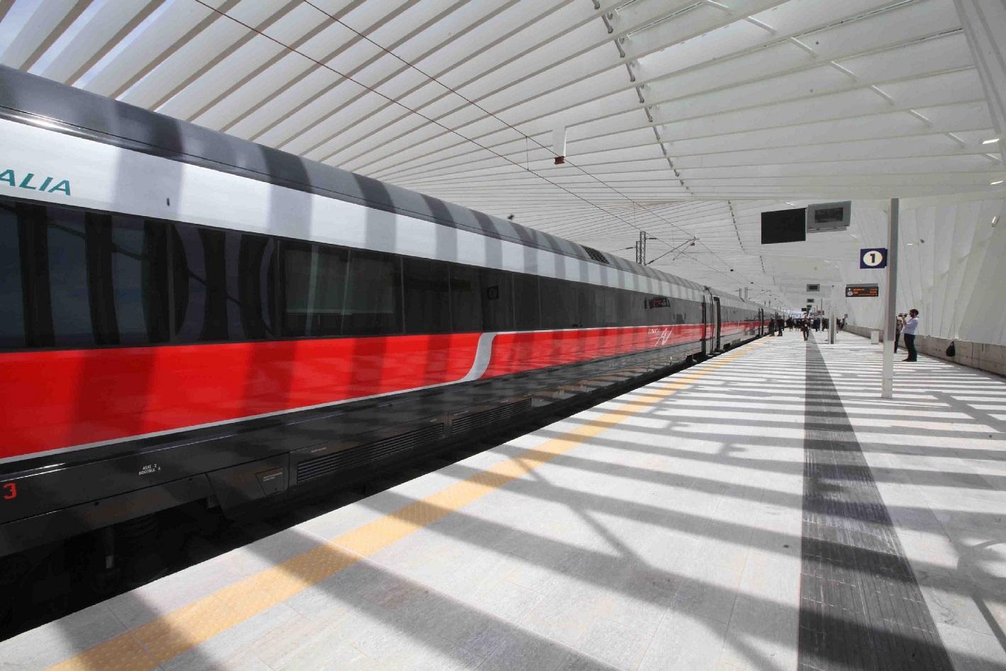 Capotreno del Frecciarossa presa a schiaffi alla Mediopadana di Reggio ...