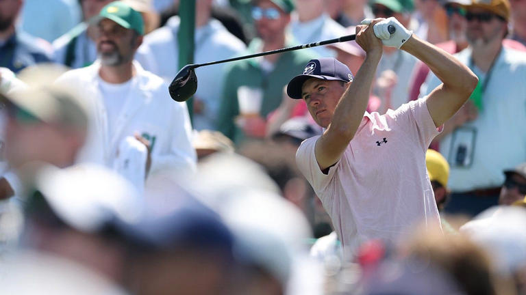 Jordan Spieth nearly hits someone in the head with his golf shot during ...