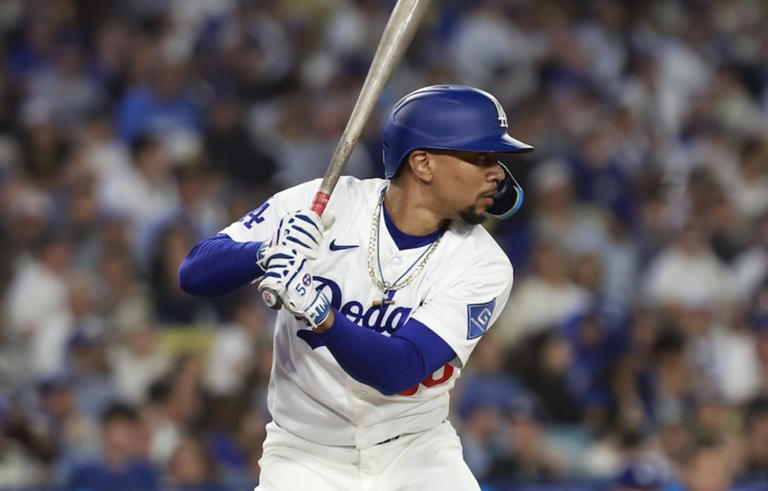 Dave Roberts: 'Arrow pointing up' for Mookie Betts