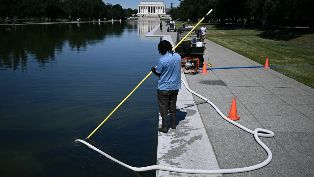 Reflecting pool turns green after multimillion-dollar Trump renovation
